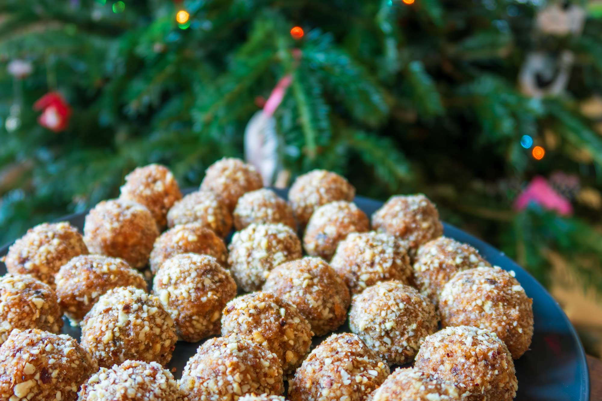 Kolač bez šećera, brašna i pečenja: Zdrave i slatke kuglice od mrkve i ...